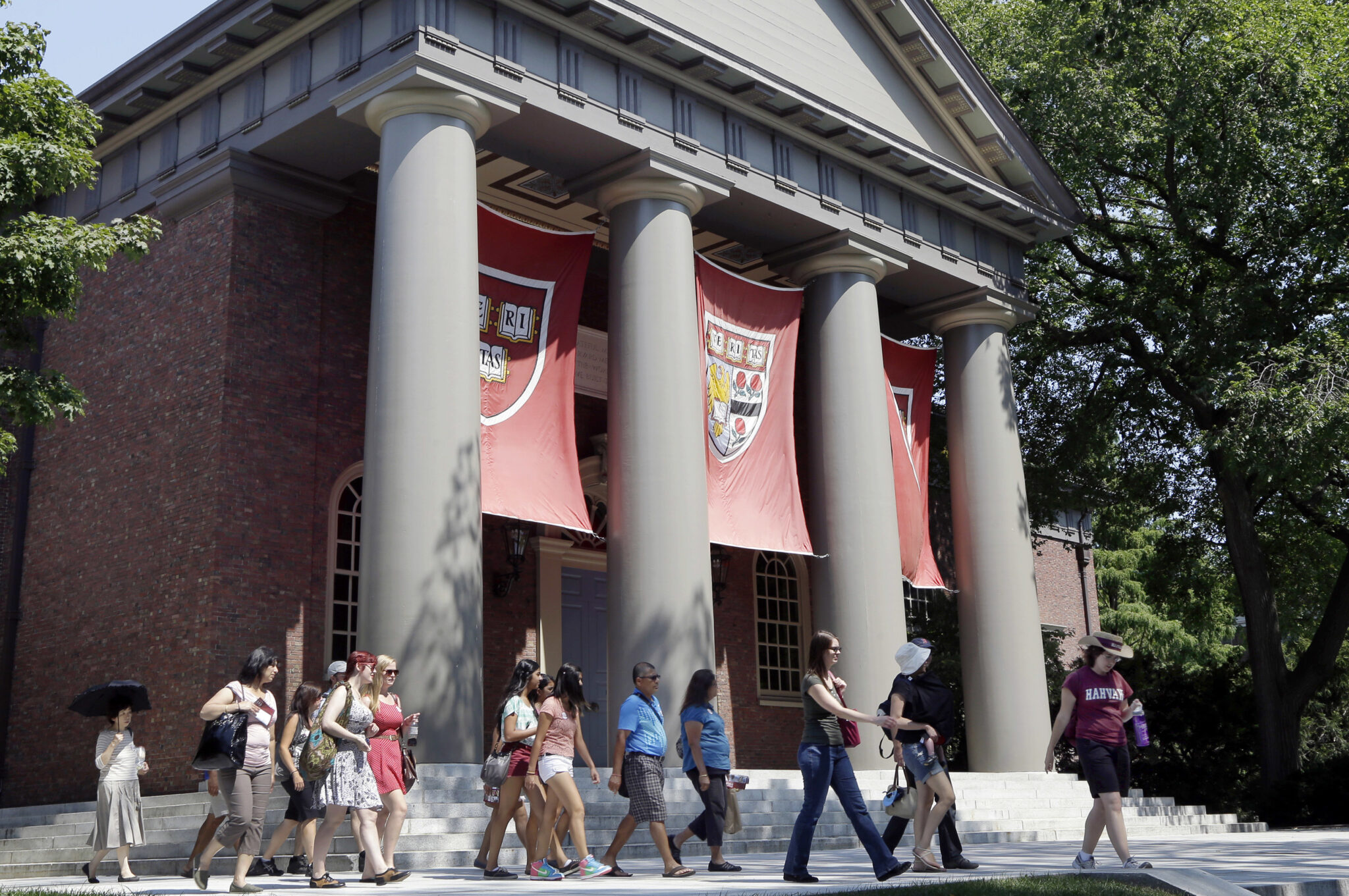 Trump Admin Bars Harvard from Enrolling Int'l Students