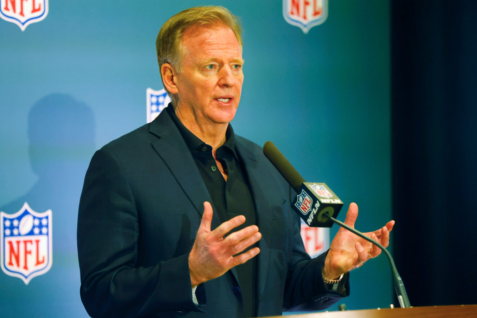 NFL Commissioner Honors NYPD Cop Killed in Shooting