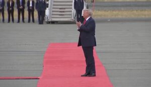 Trump Slammed For Clapping For Putin After Landing In Alaska