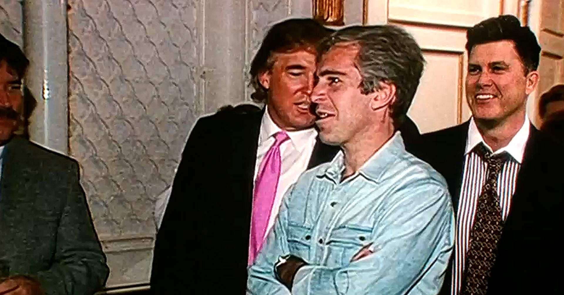 DOJ Redacted Names of Gov't Officials in Epstein Files: Rprt